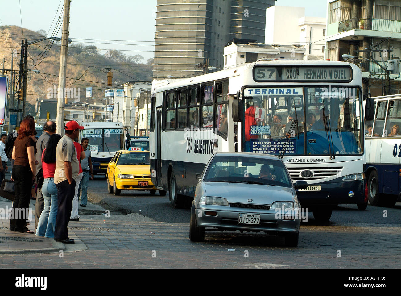 Public bus guayaquil ecuador -Fotos und -Bildmaterial in hoher ...