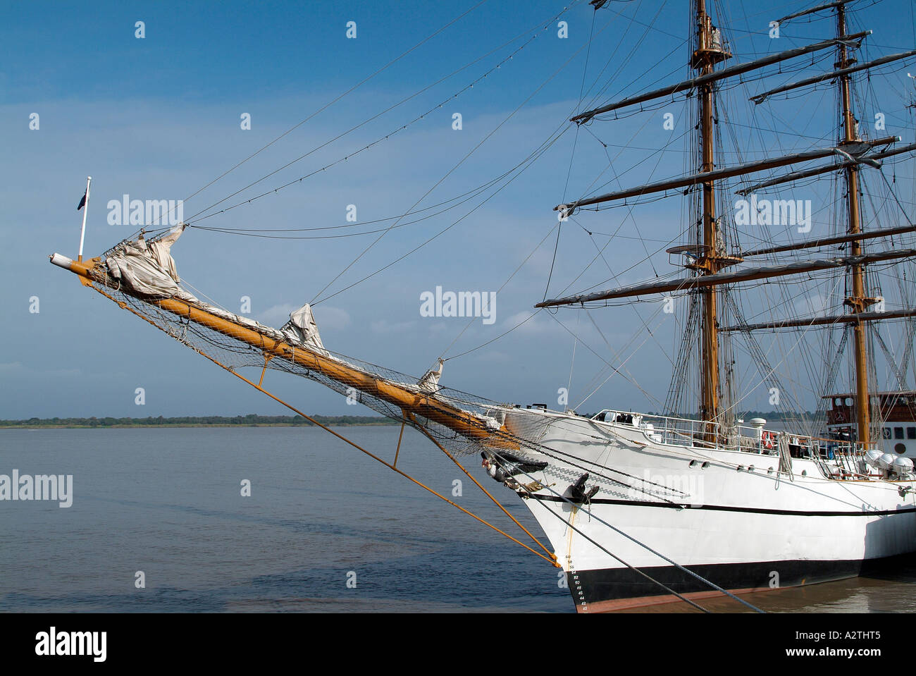 Dreimast segelboot -Fotos und -Bildmaterial in hoher Auflösung – Alamy