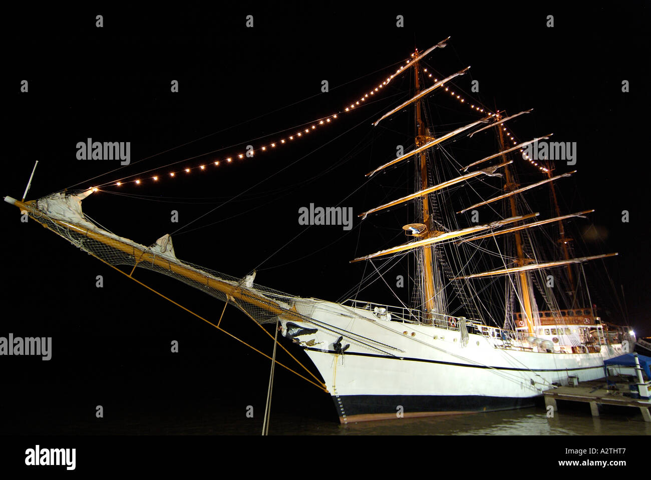 Dreimast segelboot -Fotos und -Bildmaterial in hoher Auflösung – Alamy