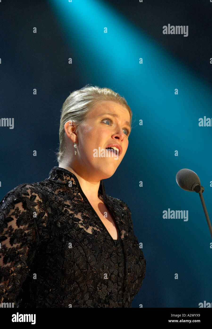 Canadian singer -Fotos und -Bildmaterial in hoher Auflösung – Alamy