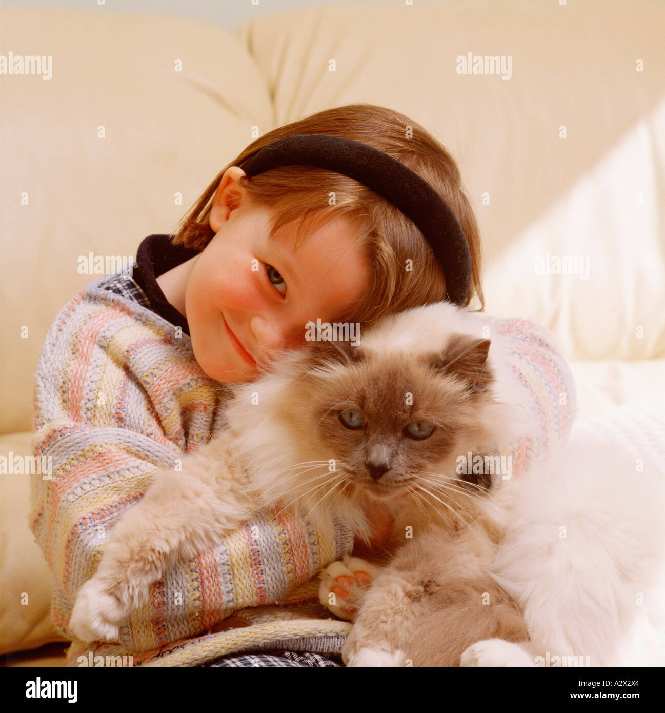 Mädchen katzen make up -Fotos und -Bildmaterial in hoher Auflösung – Alamy