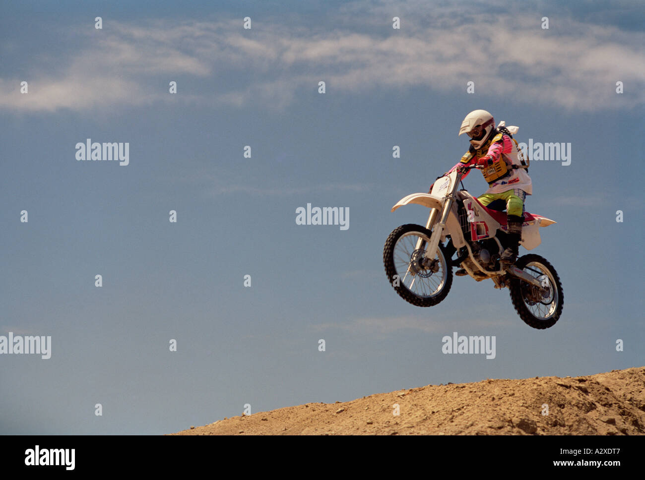 Motorradfahrer in der luft -Fotos und -Bildmaterial in hoher Auflösung ...