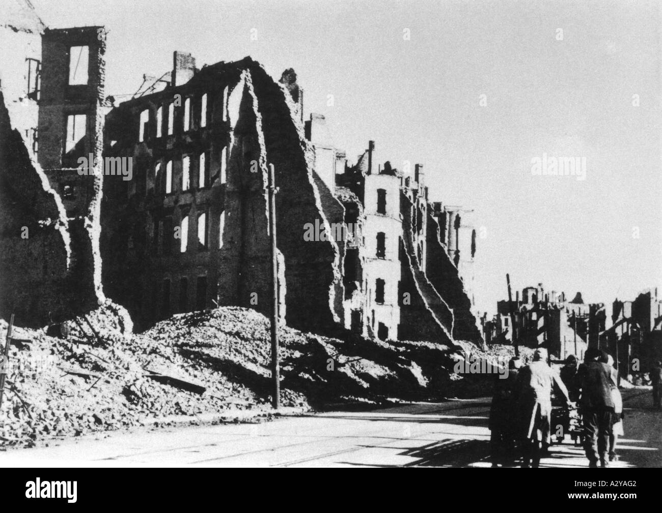 Germany in ruins 1945 -Fotos und -Bildmaterial in hoher Auflösung – Alamy