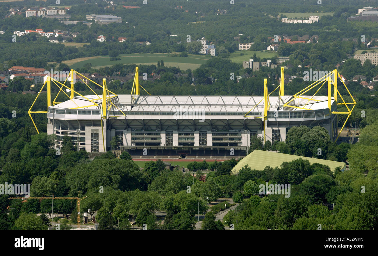 Westfalenstadion dortmund -Fotos und -Bildmaterial in hoher Auflösung ...