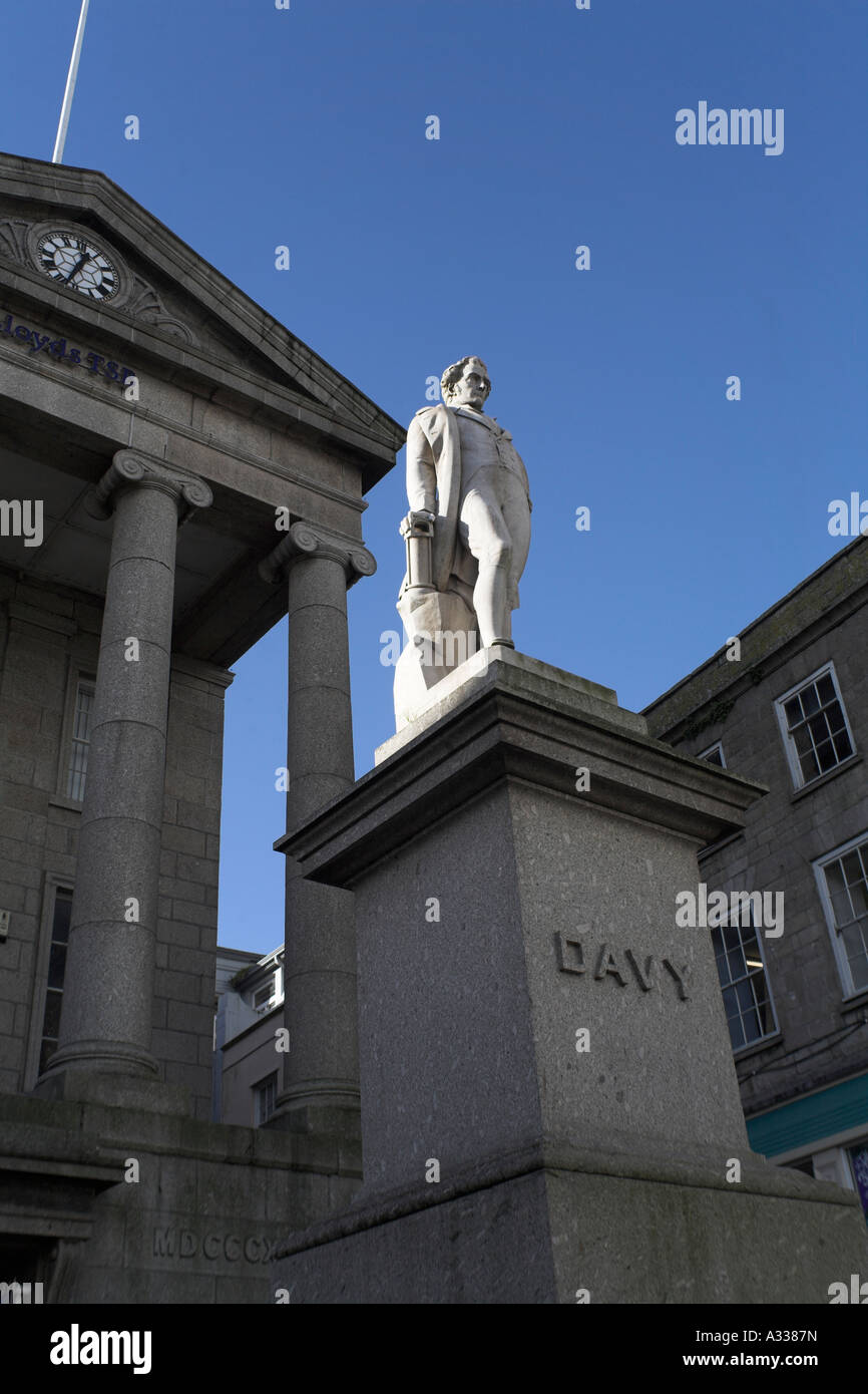 Davy statue penzance -Fotos und -Bildmaterial in hoher Auflösung – Alamy