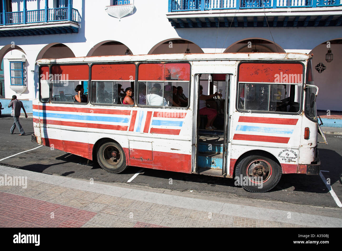 Bus cuba buses -Fotos und -Bildmaterial in hoher Auflösung - Seite 2 ...