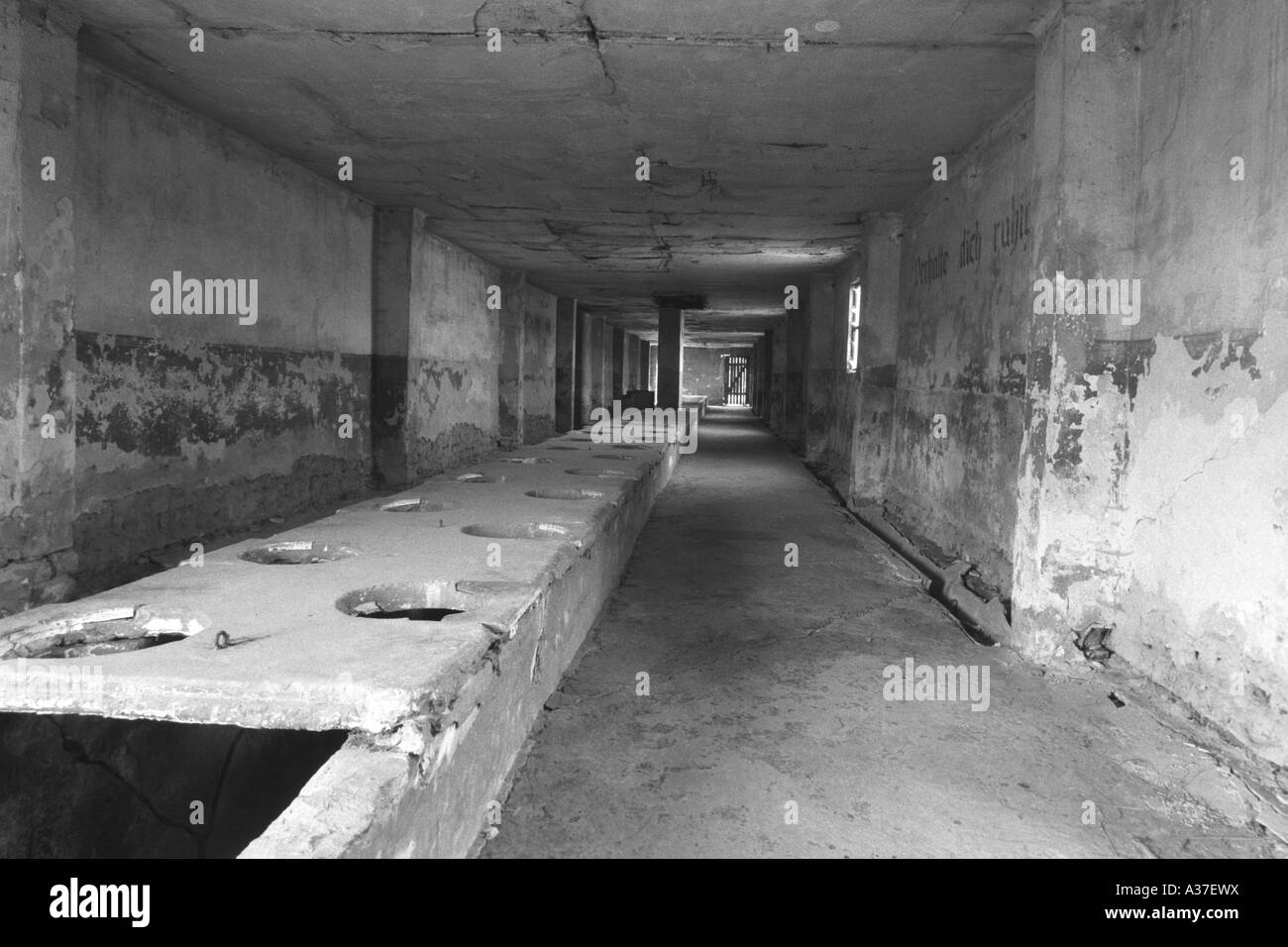 Auschwitz Latrine Block Stockfotografie - Alamy
