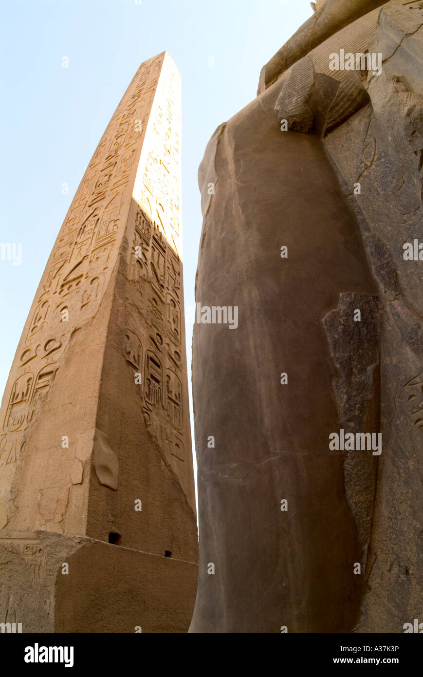 Luxor-Tempel Obelisk Symbole Hieroglyphen Zahlen Kolossalstatue Pharao ...