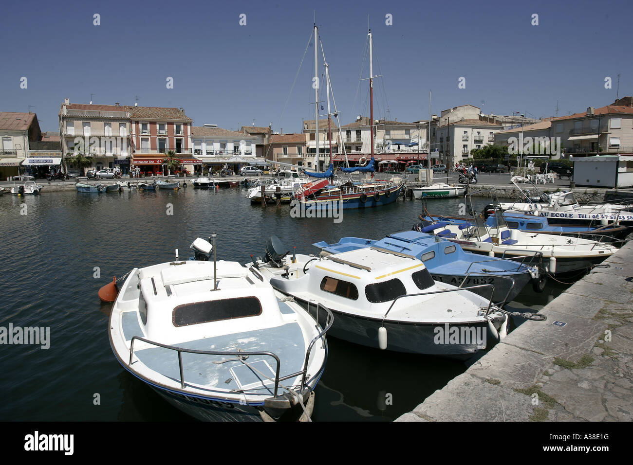 Meze france -Fotos und -Bildmaterial in hoher Auflösung - Seite 2 - Alamy