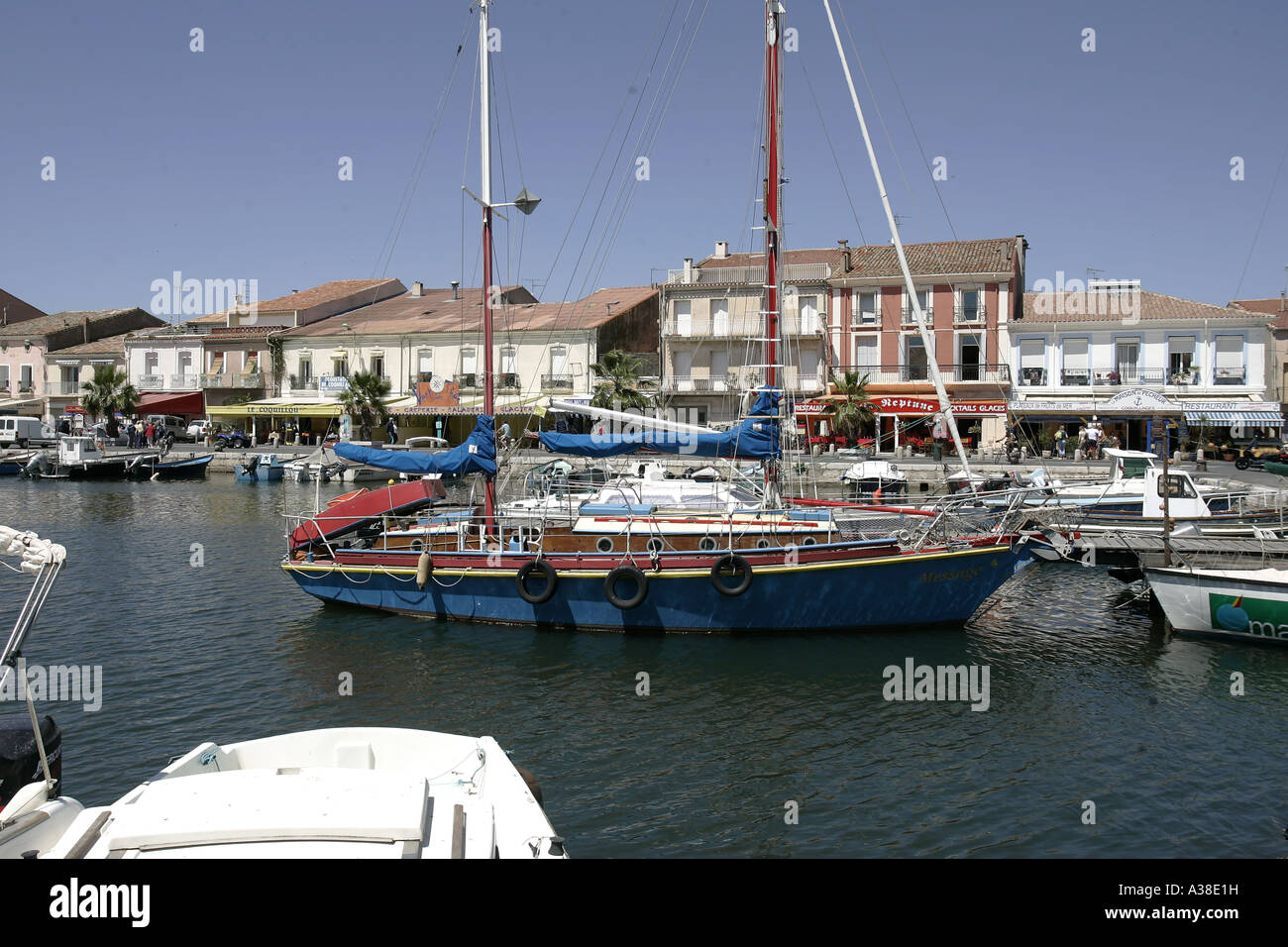 Meze france -Fotos und -Bildmaterial in hoher Auflösung - Seite 2 - Alamy