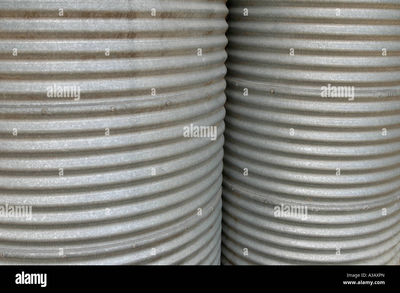 Wellblech wassertank -Fotos und -Bildmaterial in hoher Auflösung – Alamy