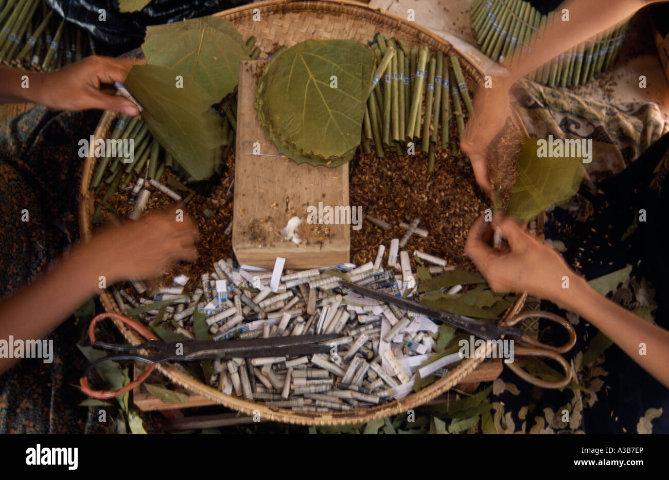 Myanmar cheroots -Fotos und -Bildmaterial in hoher Auflösung – Alamy