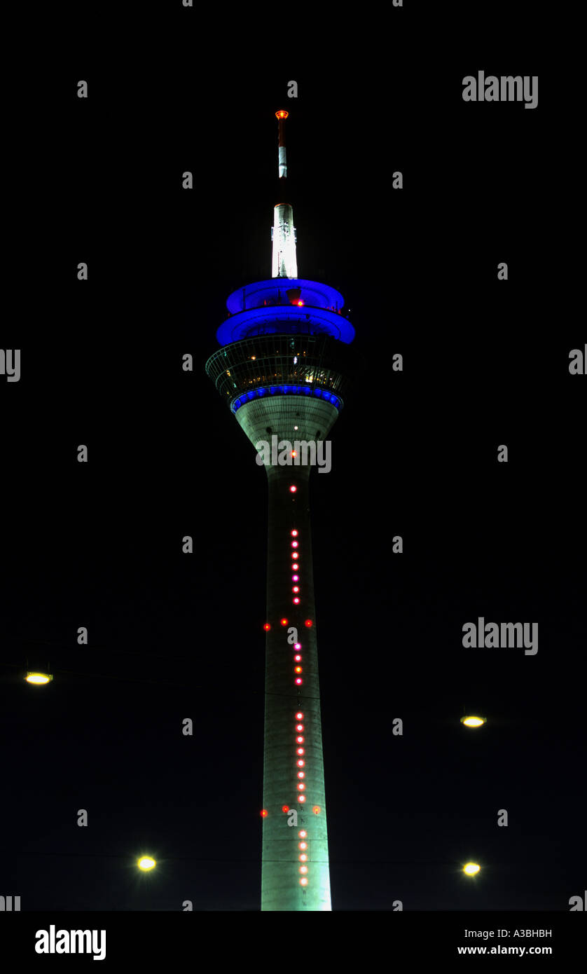 Der Rheinturm, Düsseldorf, Nordrhein-Westfalen, Deutschland ...