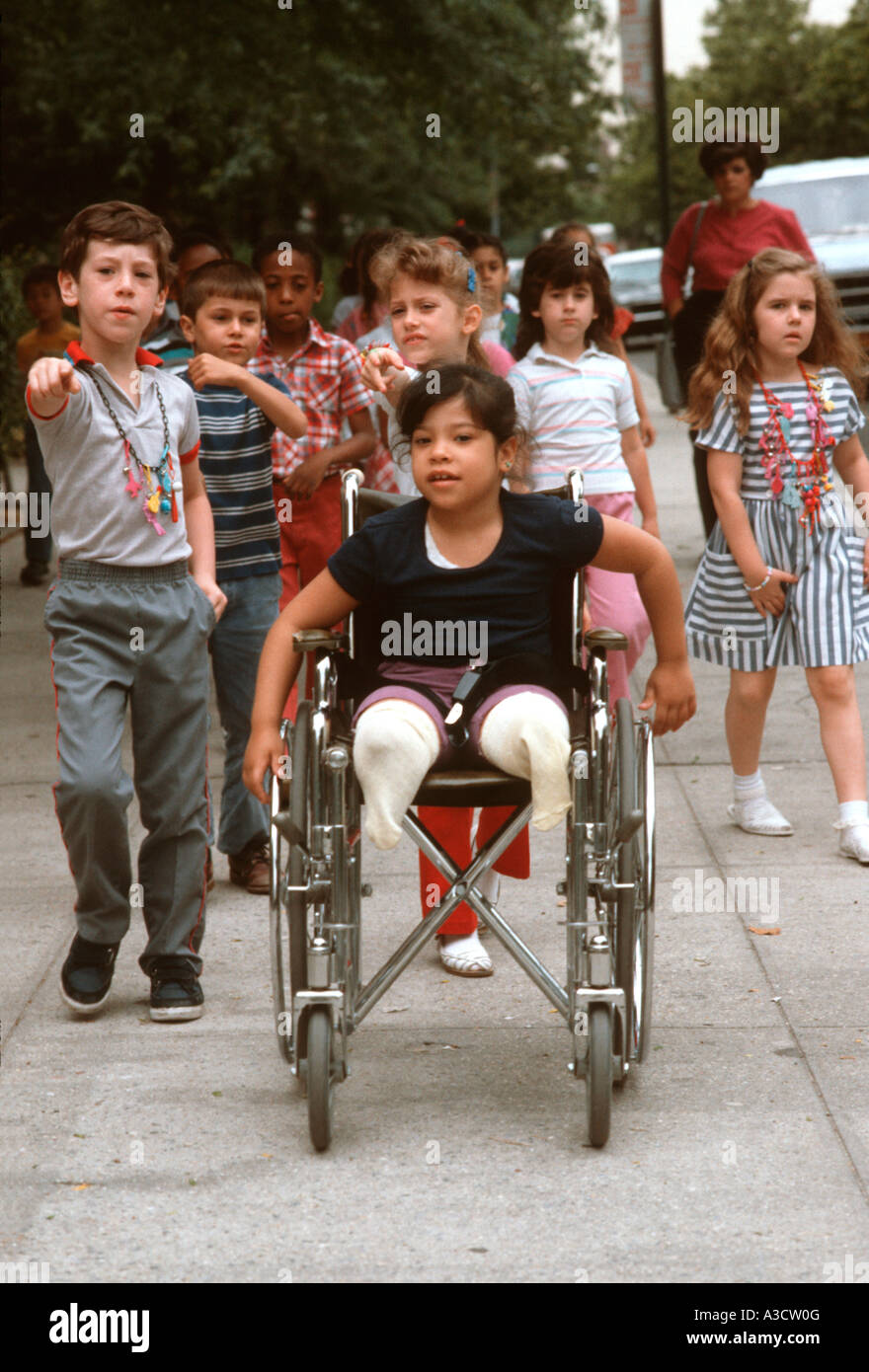 Amputee child -Fotos und -Bildmaterial in hoher Auflösung – Alamy