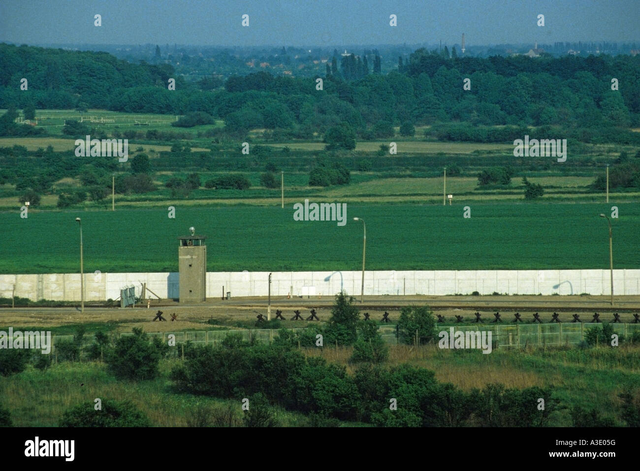 Berlin wall 1989 before -Fotos und -Bildmaterial in hoher Auflösung – Alamy