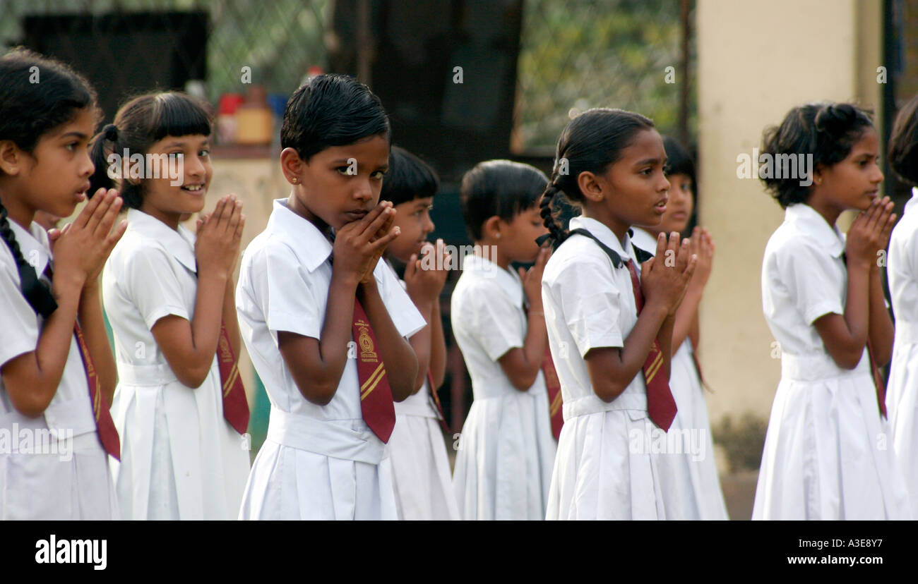 Betende kinder -Fotos und -Bildmaterial in hoher Auflösung – Alamy