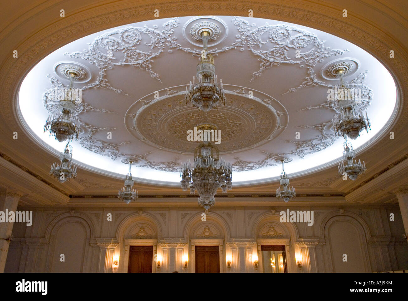 Interior palace parliament in bucharest -Fotos und -Bildmaterial in ...
