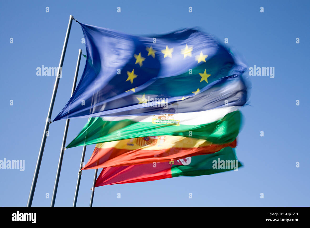 Fliegen fahnen -Fotos und -Bildmaterial in hoher Auflösung – Alamy