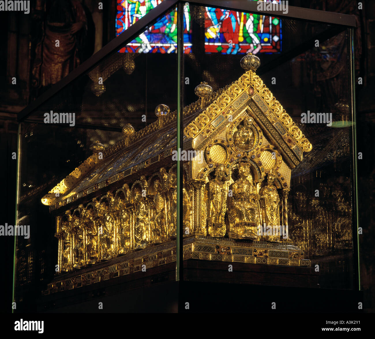 Goldene Karlsschrein Mit Den Reliquien von Kaiser Karl Dem Grossen Im ...