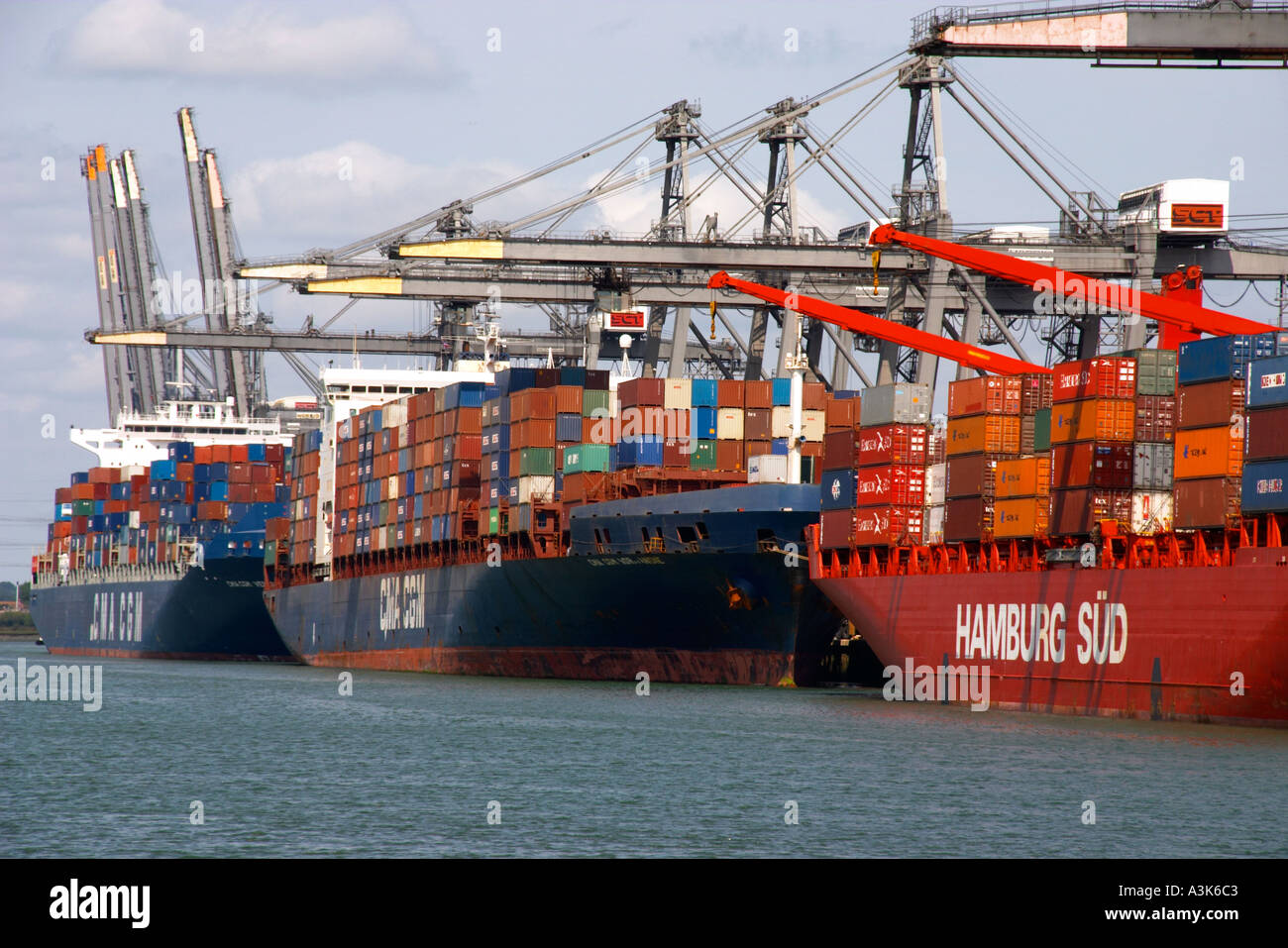 Frachtschiffe in Southampton Container Terminals Export Import Schiff ...