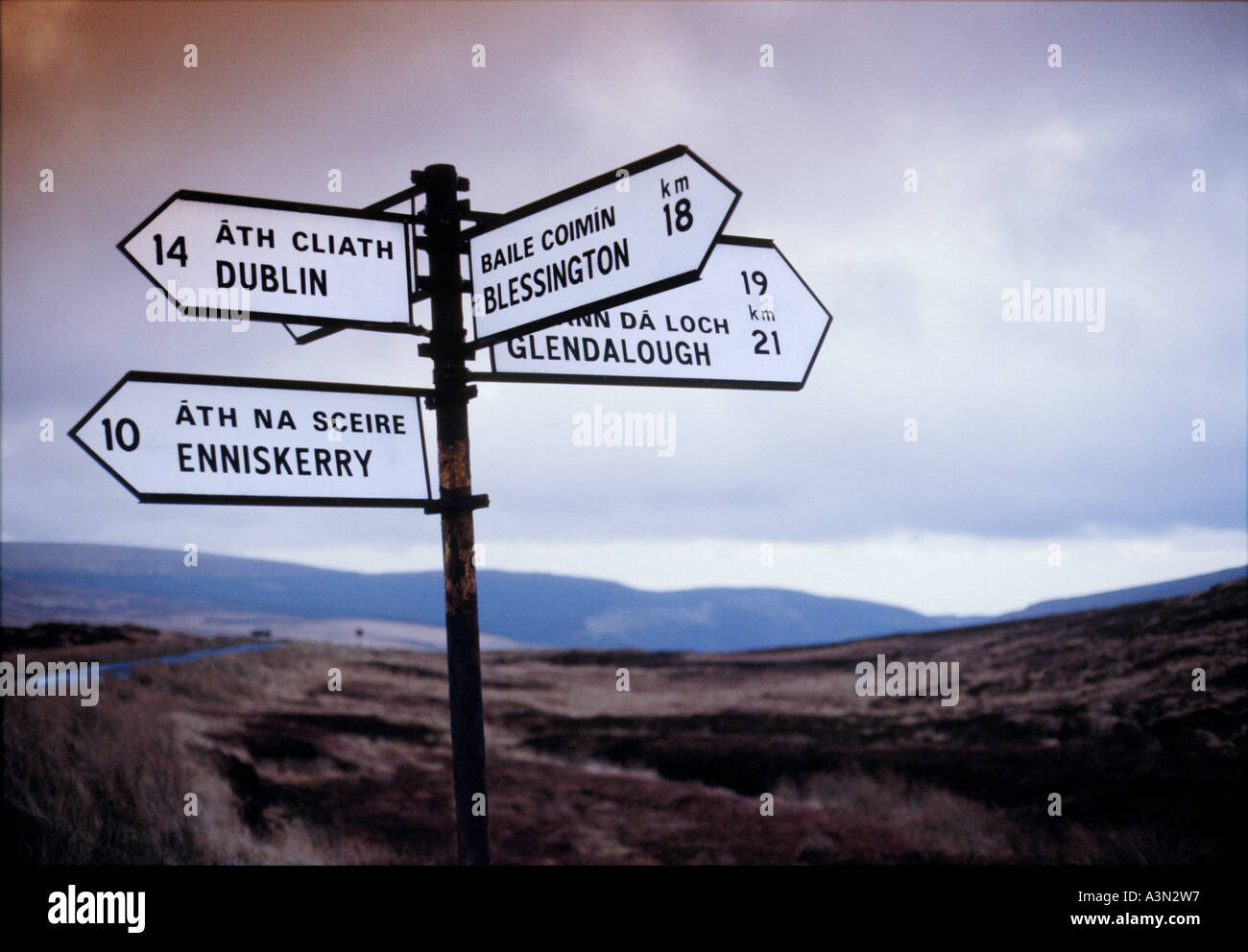 Road sign dublin ireland eire -Fotos und -Bildmaterial in hoher ...