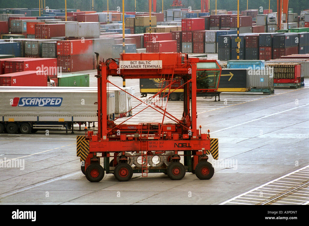 Straddle carrier -Fotos und -Bildmaterial in hoher Auflösung – Alamy