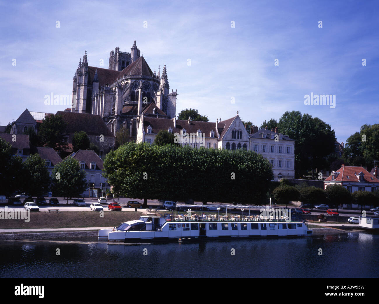 France burgundy auxerre cathedral st -Fotos und -Bildmaterial in hoher ...