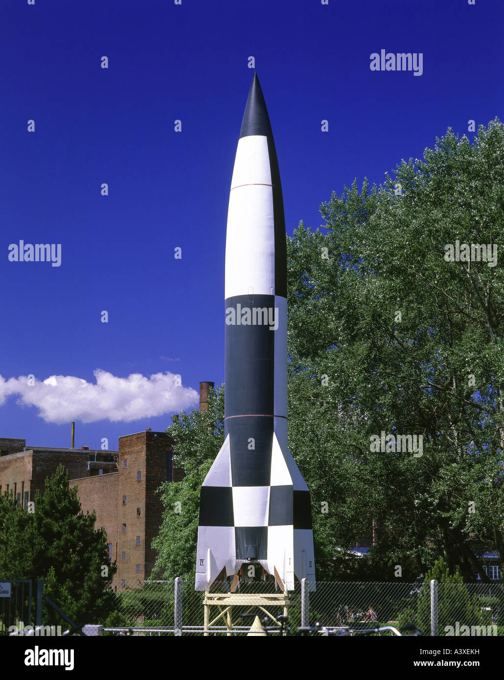 Peenemünde usedom v2 rakete -Fotos und -Bildmaterial in hoher Auflösung ...