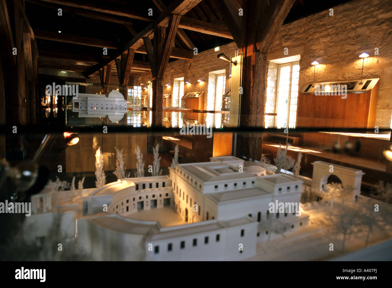 FRANKREICH JURA ARC-ET-SENANS AUSSTELLUNG VON ARCHITEKTONISCHEN ...