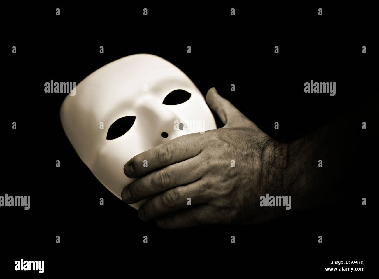 Den Mund Halten Stockfotos und -bilder Kaufen - Alamy