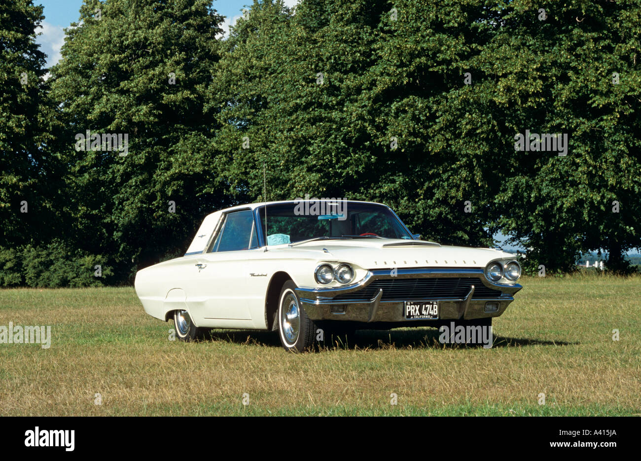 1964 ford thunderbird -Fotos und -Bildmaterial in hoher Auflösung – Alamy