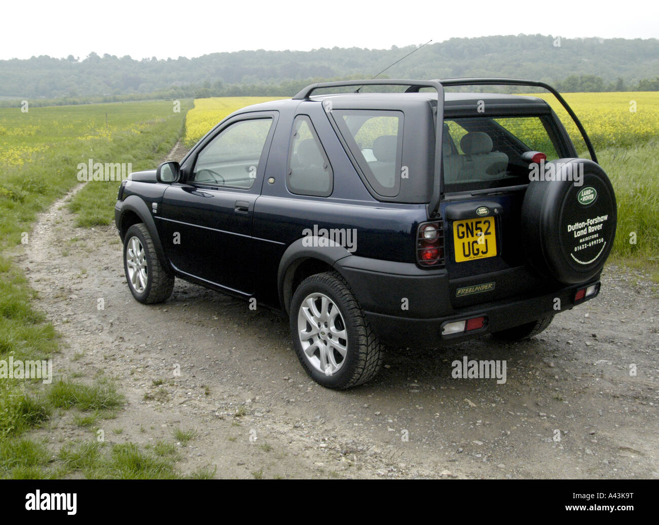 Land Rover Freelander off-Road auf dem Lande Stockfotografie - Alamy