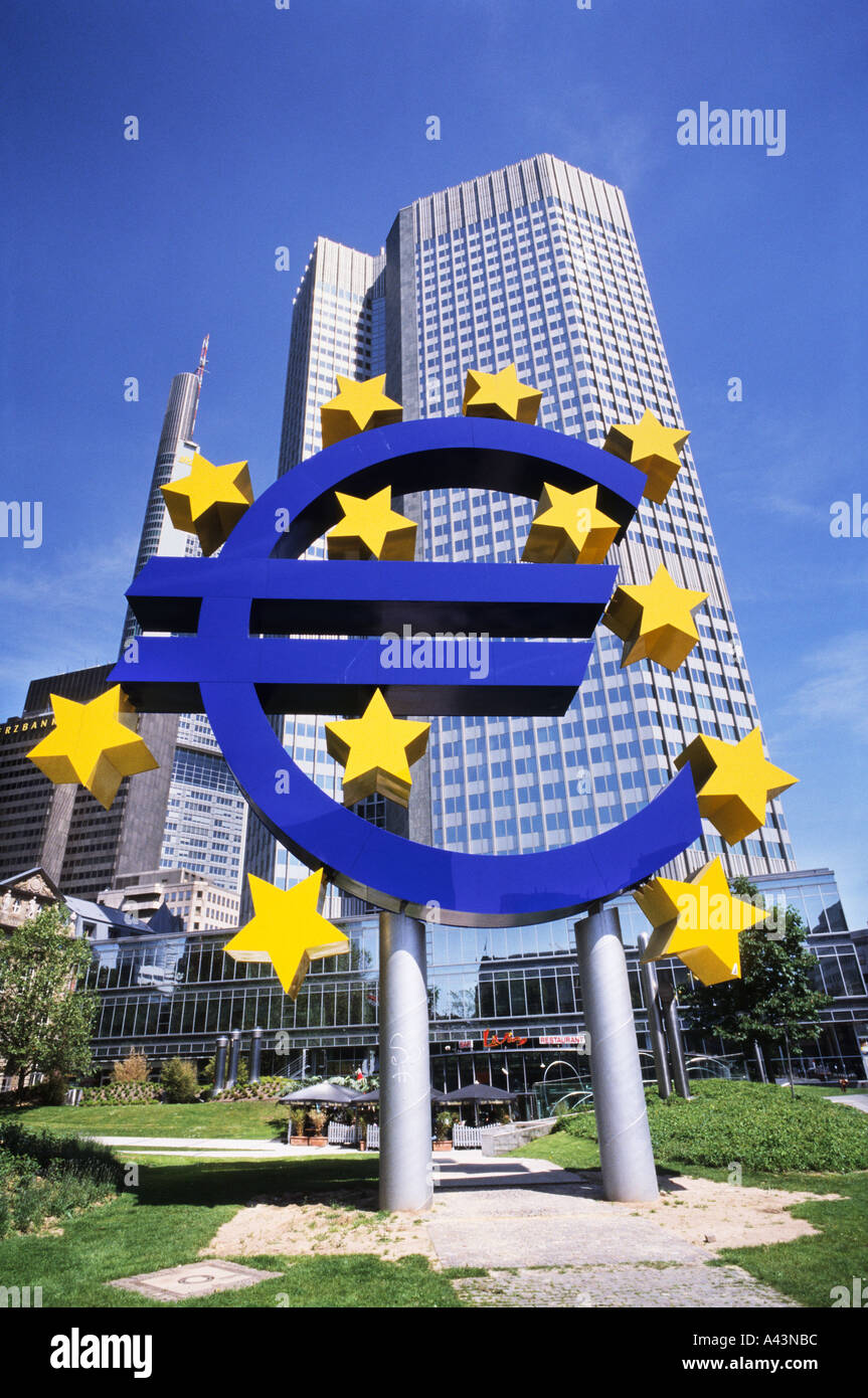 Europäische Zentralbank (EZB) und Euro-Symbol in Frankfurt von Ottmar ...
