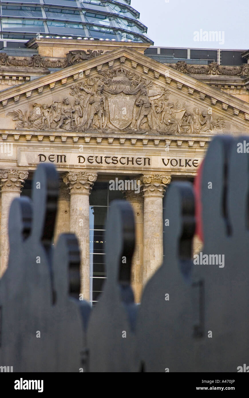 Giebel von reichstag -Fotos und -Bildmaterial in hoher Auflösung – Alamy