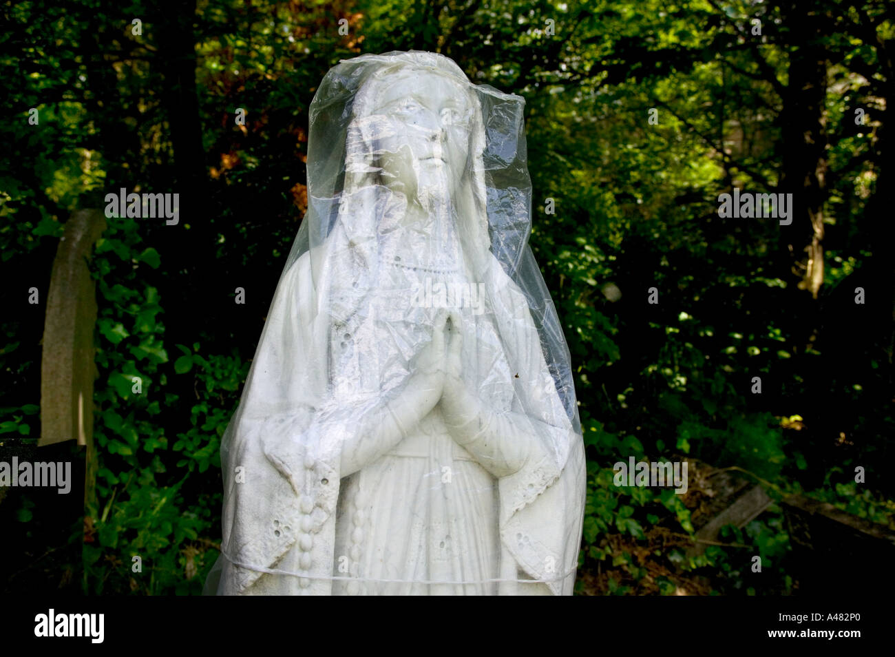 Statue erosion limestone -Fotos und -Bildmaterial in hoher Auflösung ...