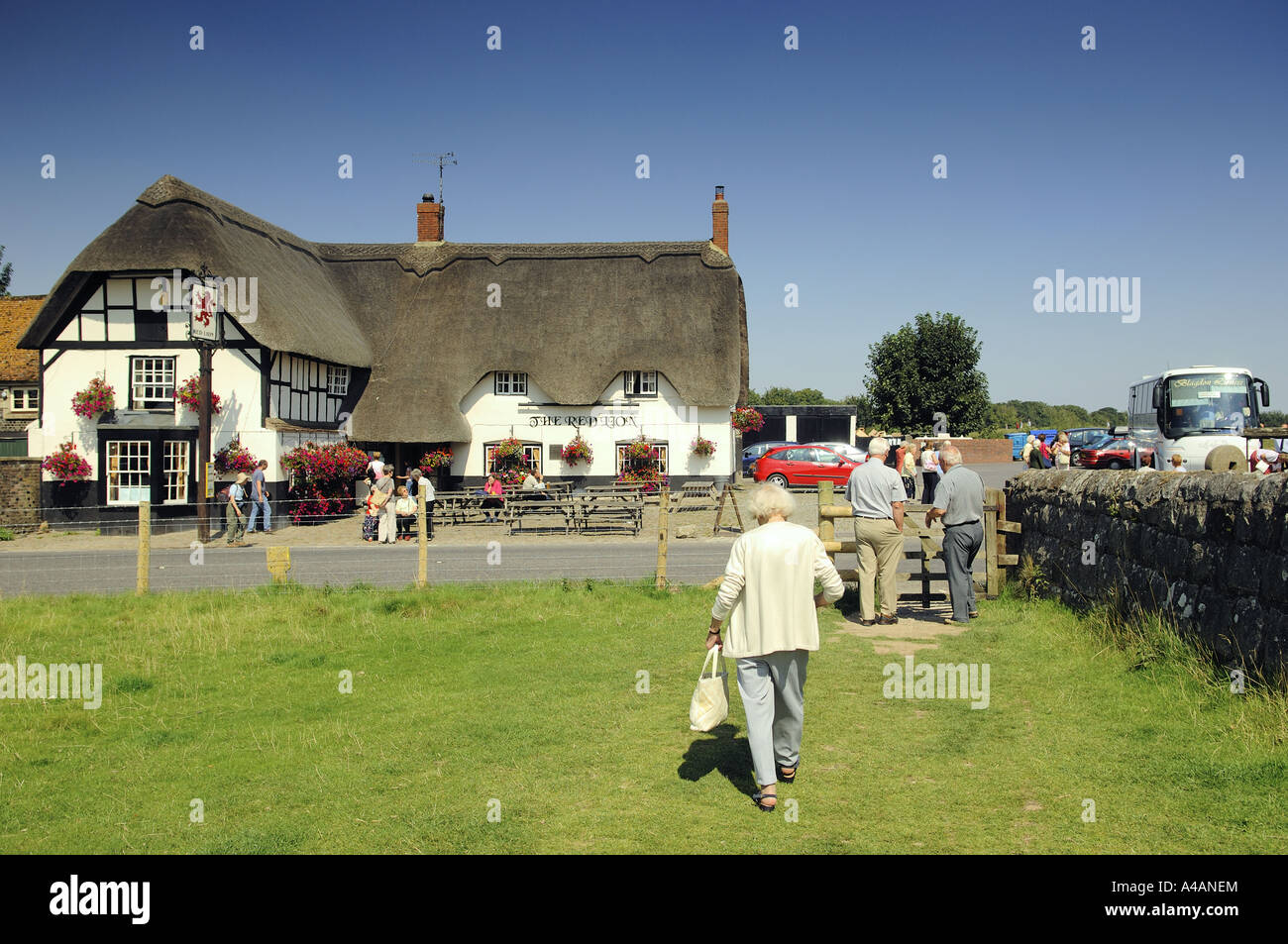Roter gasthof -Fotos und -Bildmaterial in hoher Auflösung – Alamy