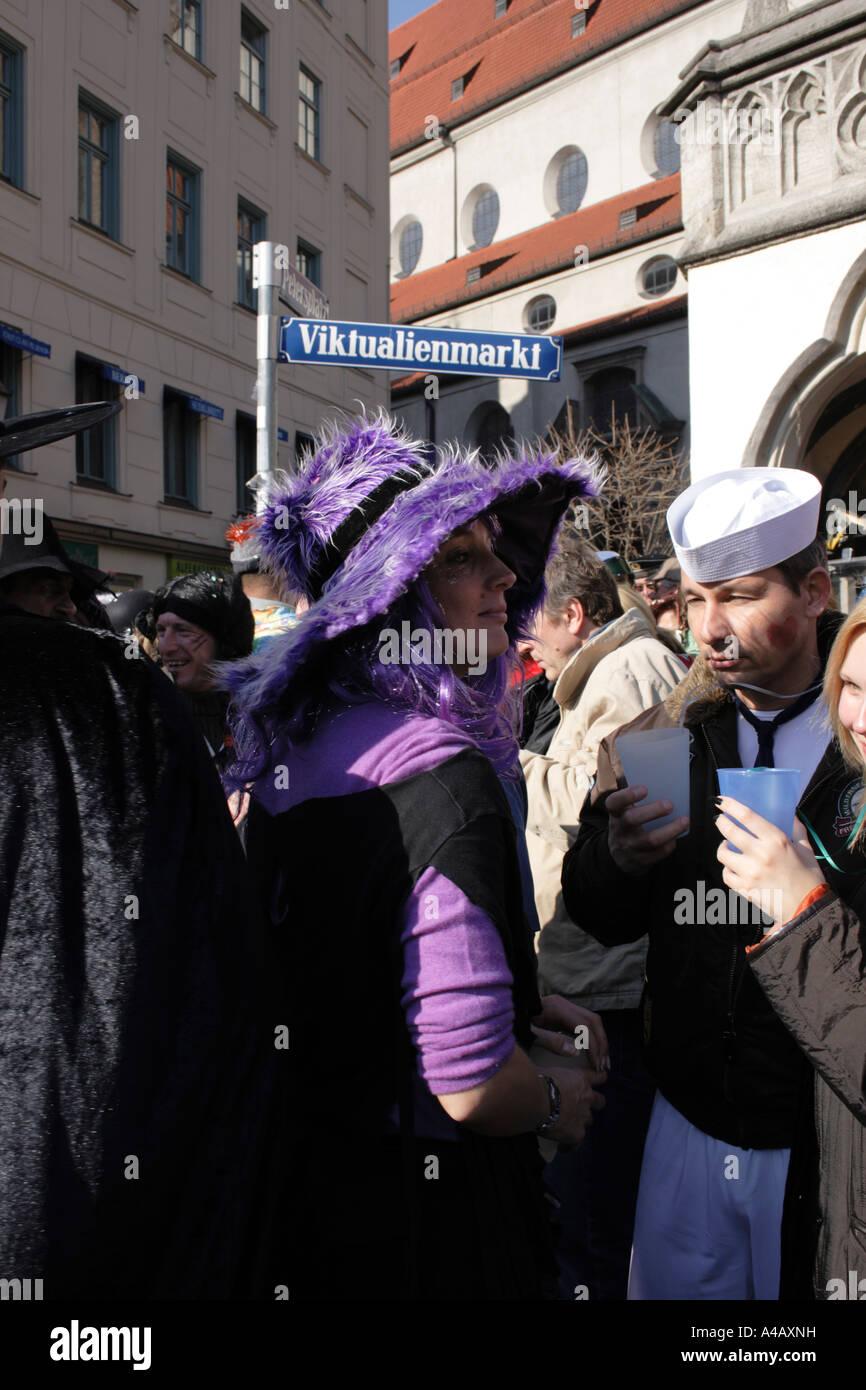 Fasching in München und Straße Zeichen Viktualienmarkt, Bavaria ...