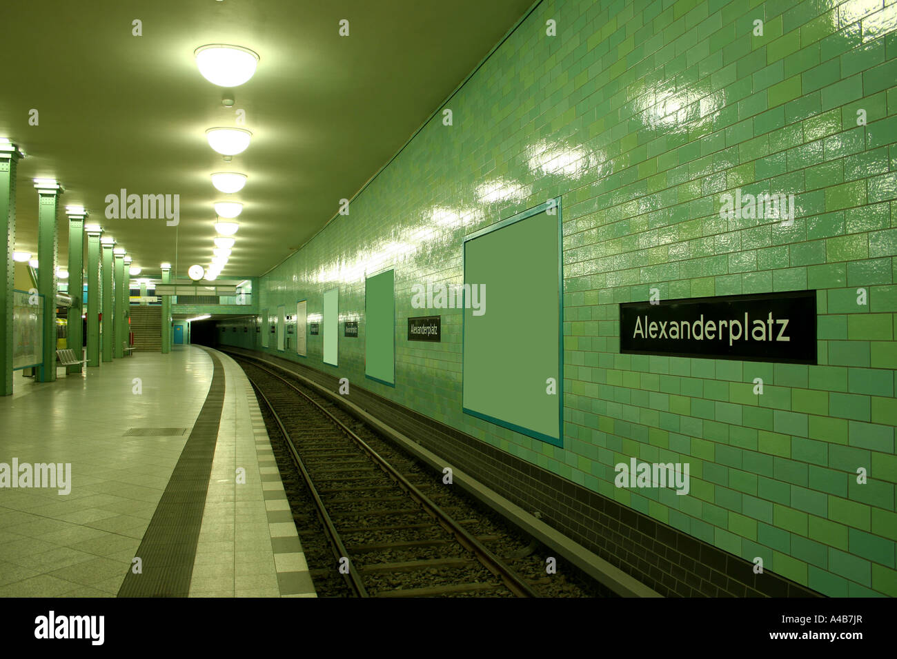 U bahn u bahn alexanderplatz berlin -Fotos und -Bildmaterial in hoher Auflösung - Seite 4 - Alamy