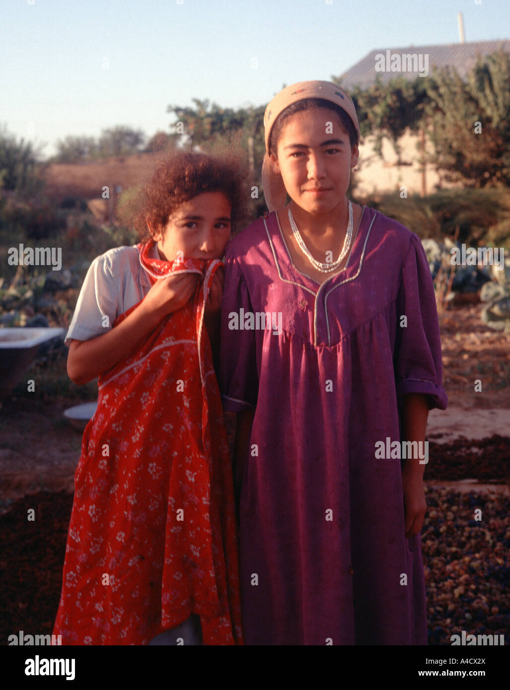 Uzbek child smiling -Fotos und -Bildmaterial in hoher Auflösung – Alamy