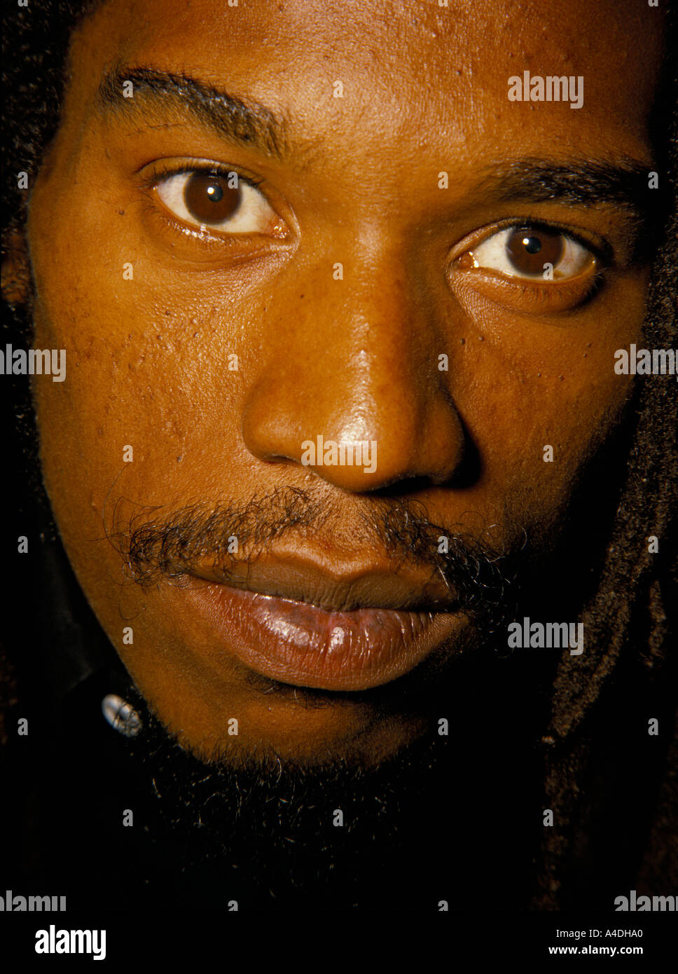 Benjamin zephaniah dichter -Fotos und -Bildmaterial in hoher Auflösung ...