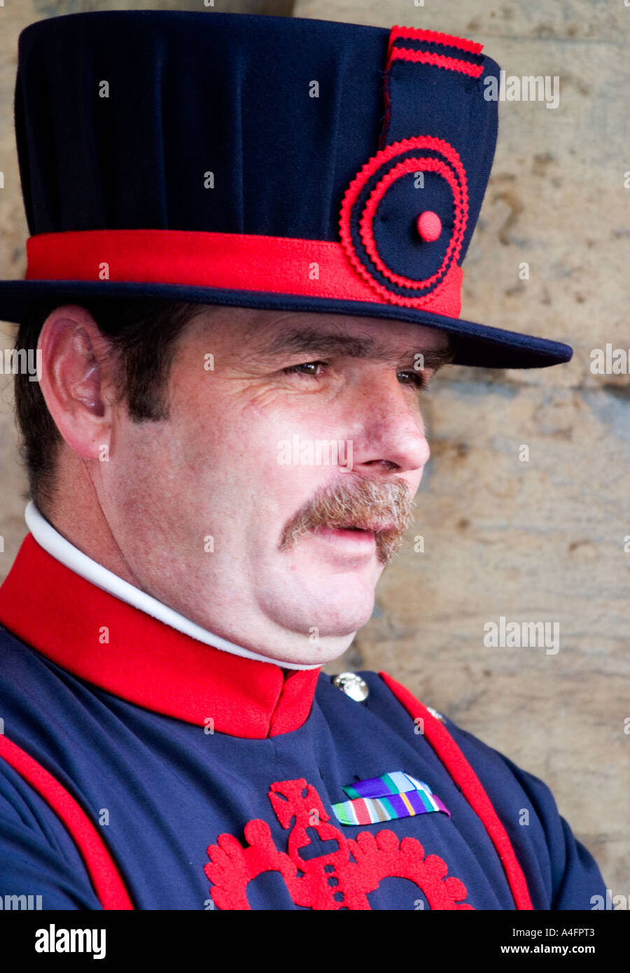 Royal Guard Beefeater Buckingham Palace Stockfotos & Royal Guard ...