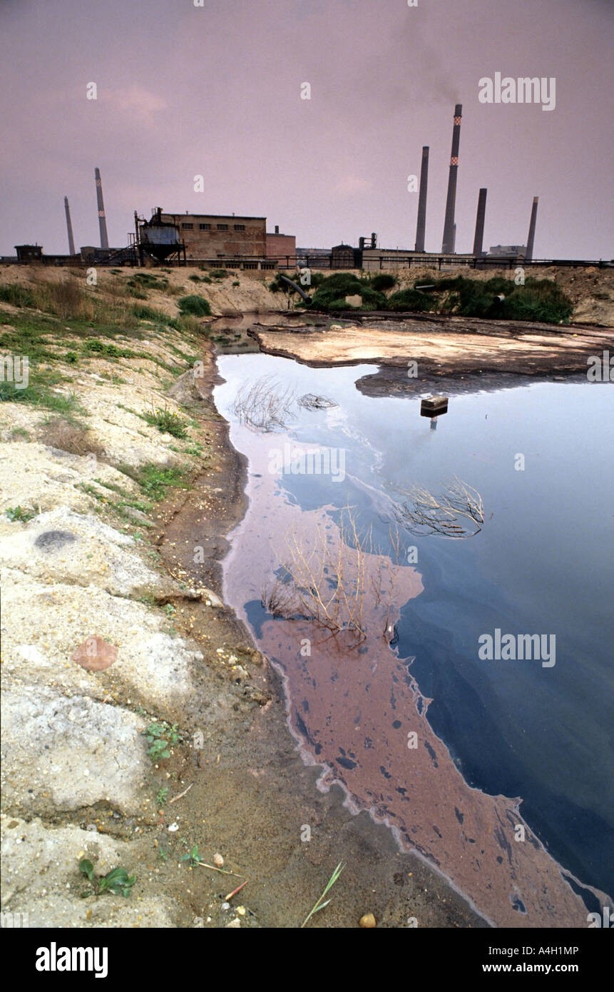 Abwasser-See des Werks Film Wolfen, Bitterfeld, DDR Stockfotografie - Alamy