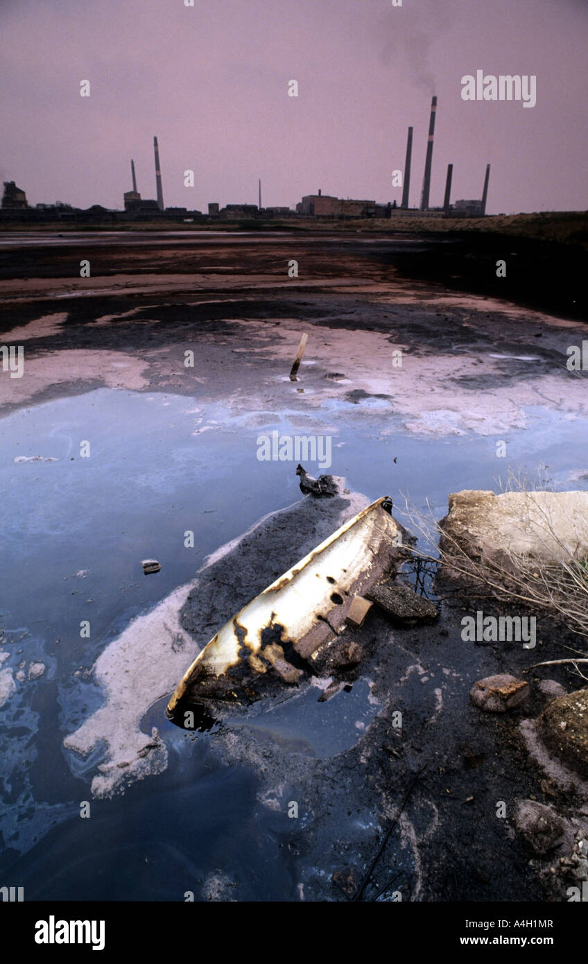Abwasser-See des Werks Film Wolfen, Bitterfeld, DDR Stockfotografie - Alamy