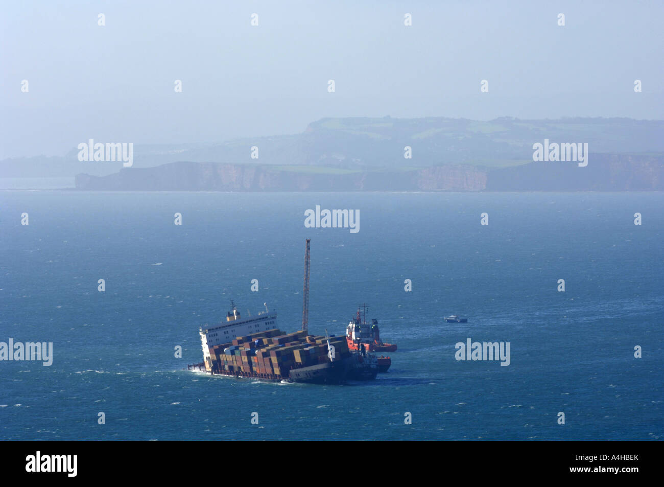 Msc napoli gestrandet in lyme bay Stockfotos und -bilder Kaufen - Alamy
