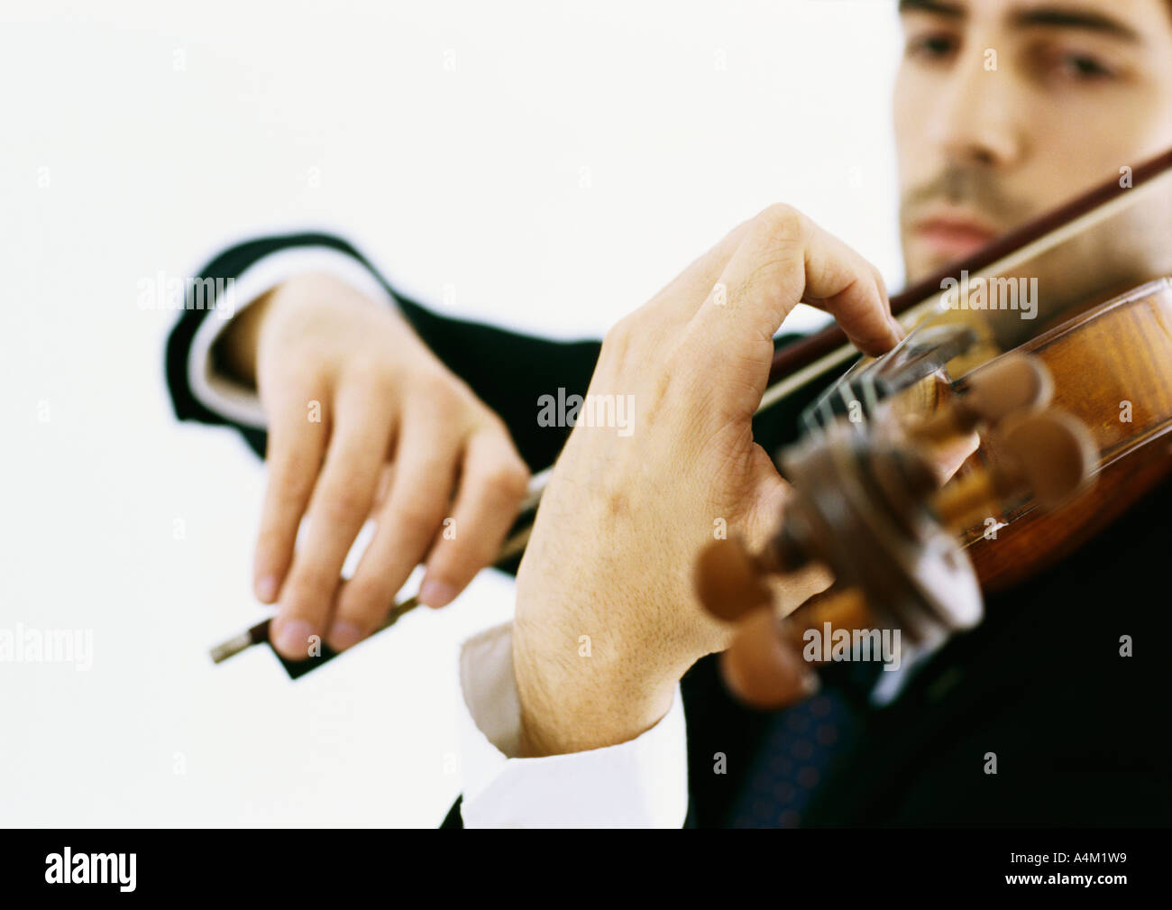 Virtuose violinisten -Fotos und -Bildmaterial in hoher Auflösung – Alamy