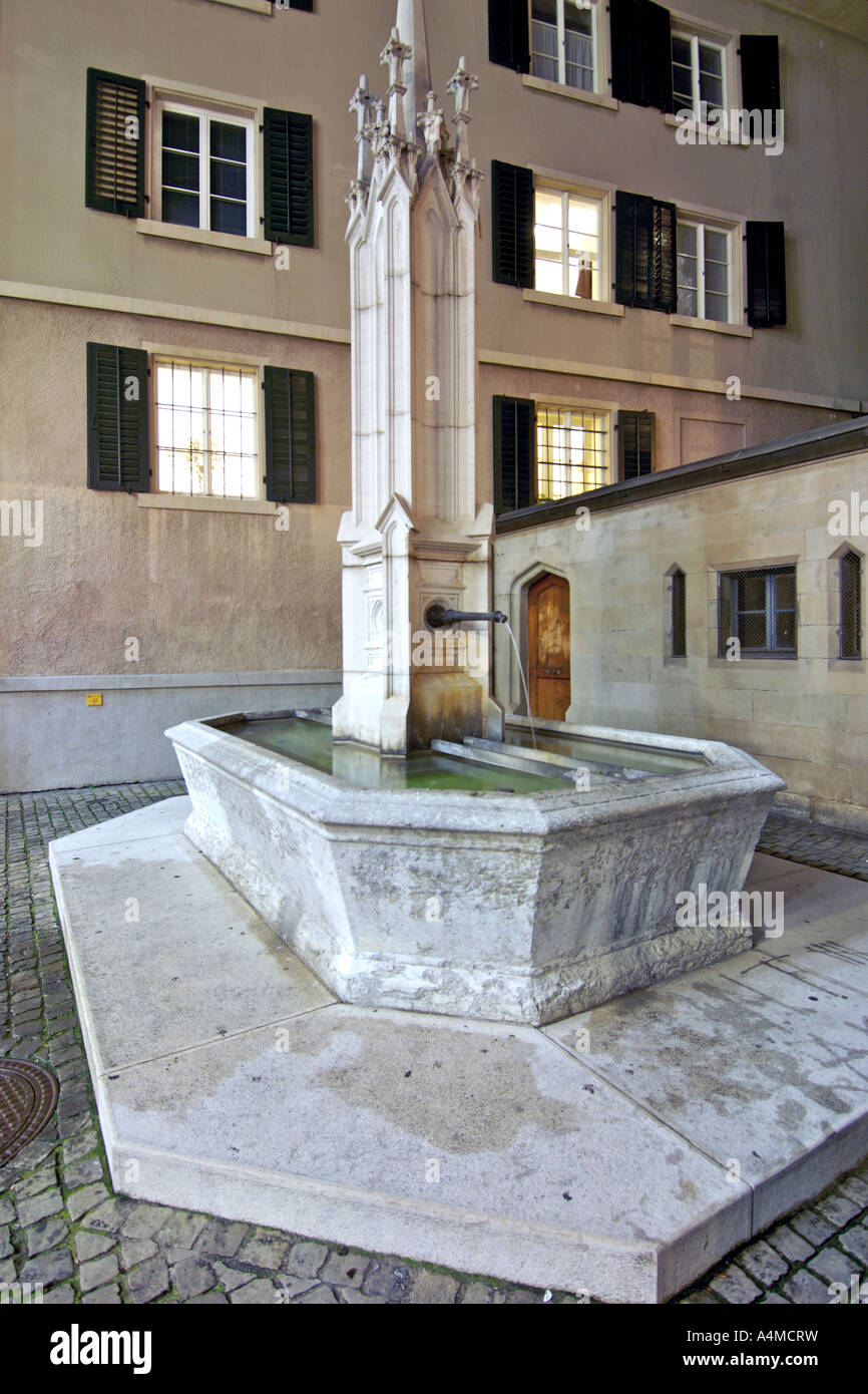 Eines der 1200 Brunnen in Zürich Schweiz Stockfotografie - Alamy