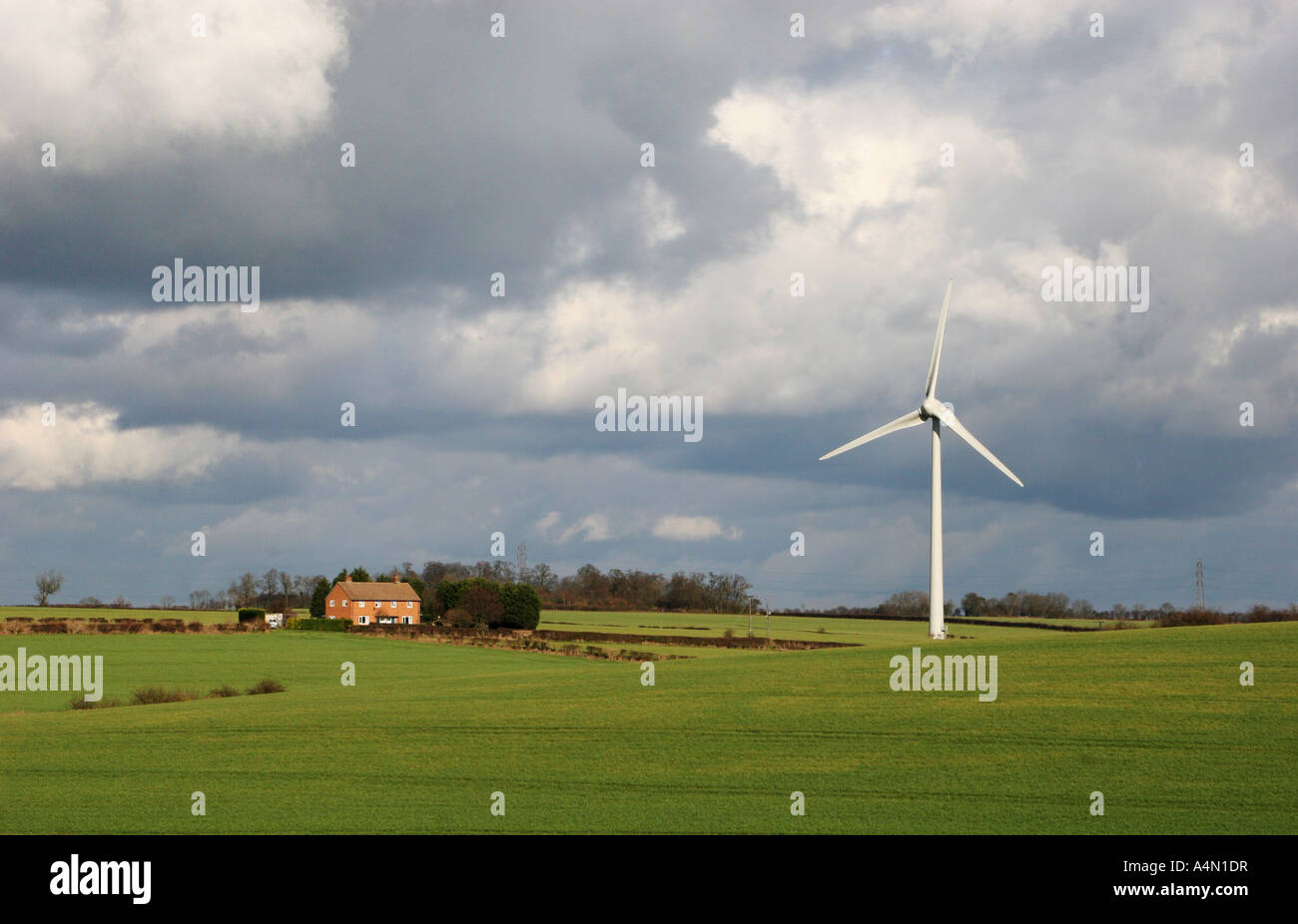 Bauernhaus wind -Fotos und -Bildmaterial in hoher Auflösung – Alamy