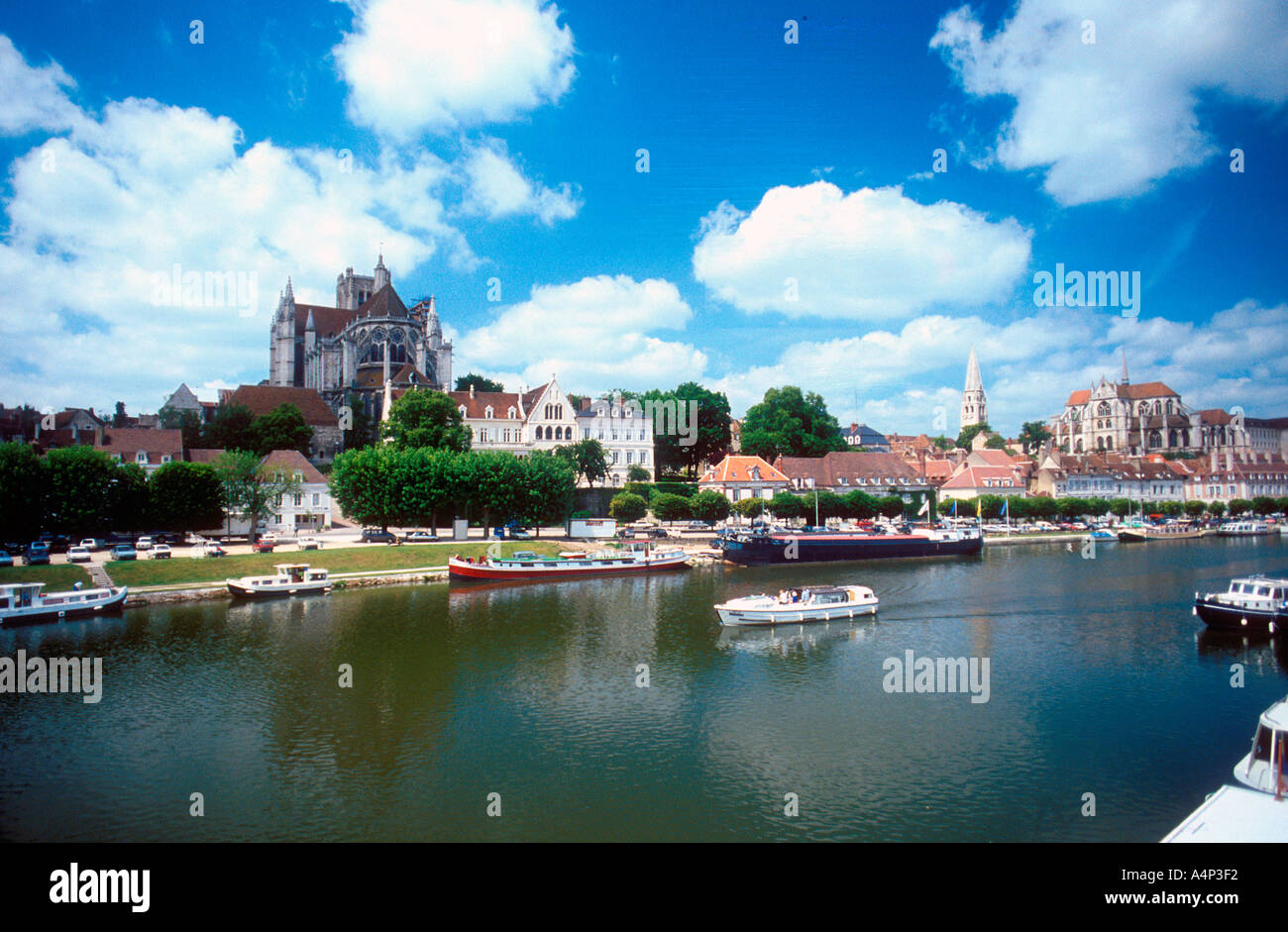 France burgundy auxerre cathedral st -Fotos und -Bildmaterial in hoher ...