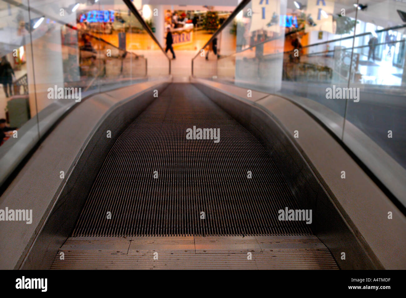 Gehweg rampe -Fotos und -Bildmaterial in hoher Auflösung – Alamy