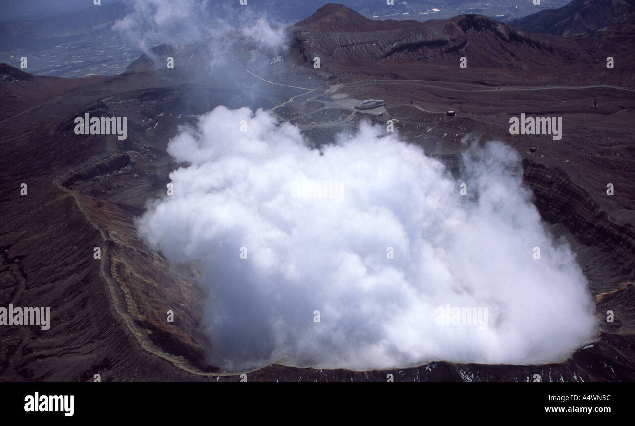 Japanese largest active volcano -Fotos und -Bildmaterial in hoher ...